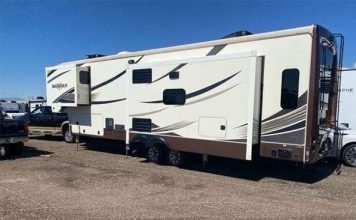 Fifth Wheel Transportation Company | RV Transport Near Me